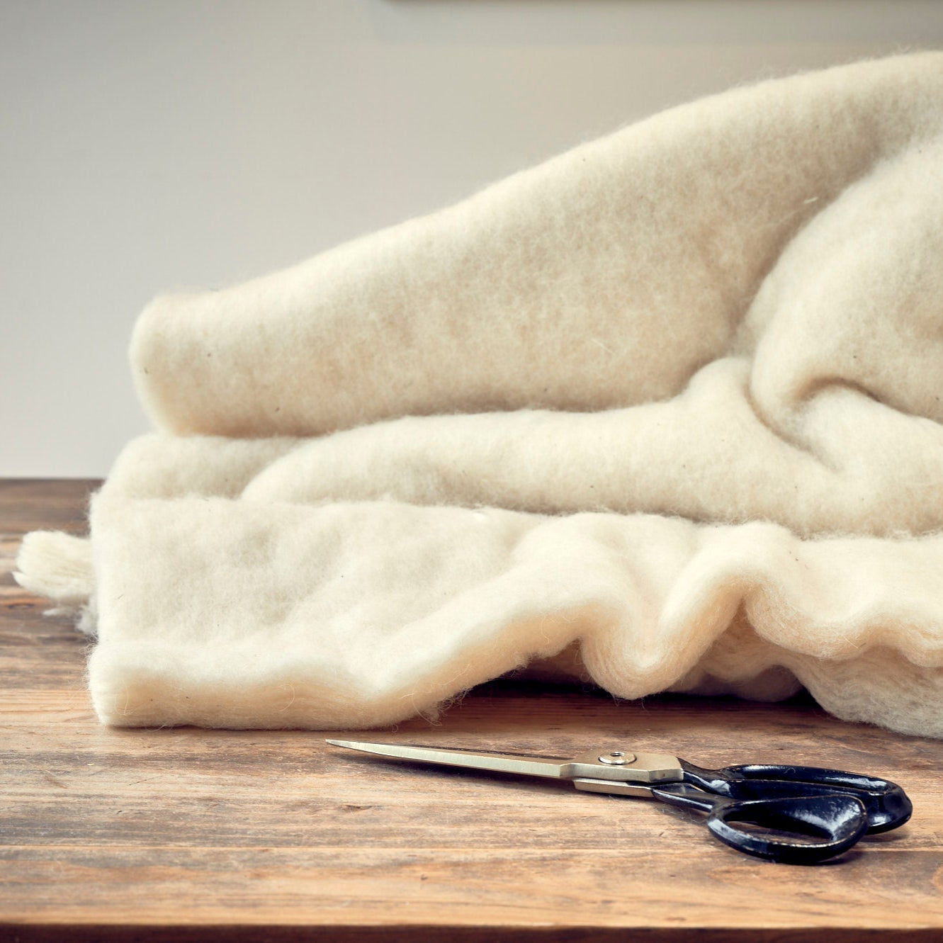 1/2 linear metre 75% Wool 25% PLA Wadding Lovely Luxurious THICK Wooli ...